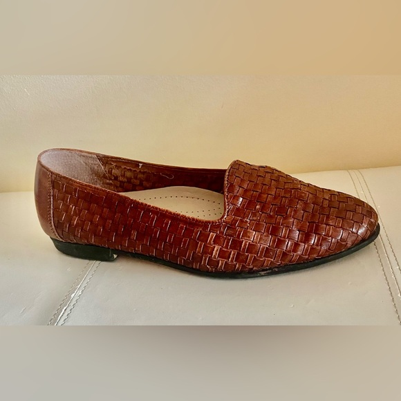 Trotters | Shoes | Trotters Leather Woven Brown Loafersshoes Flats ...